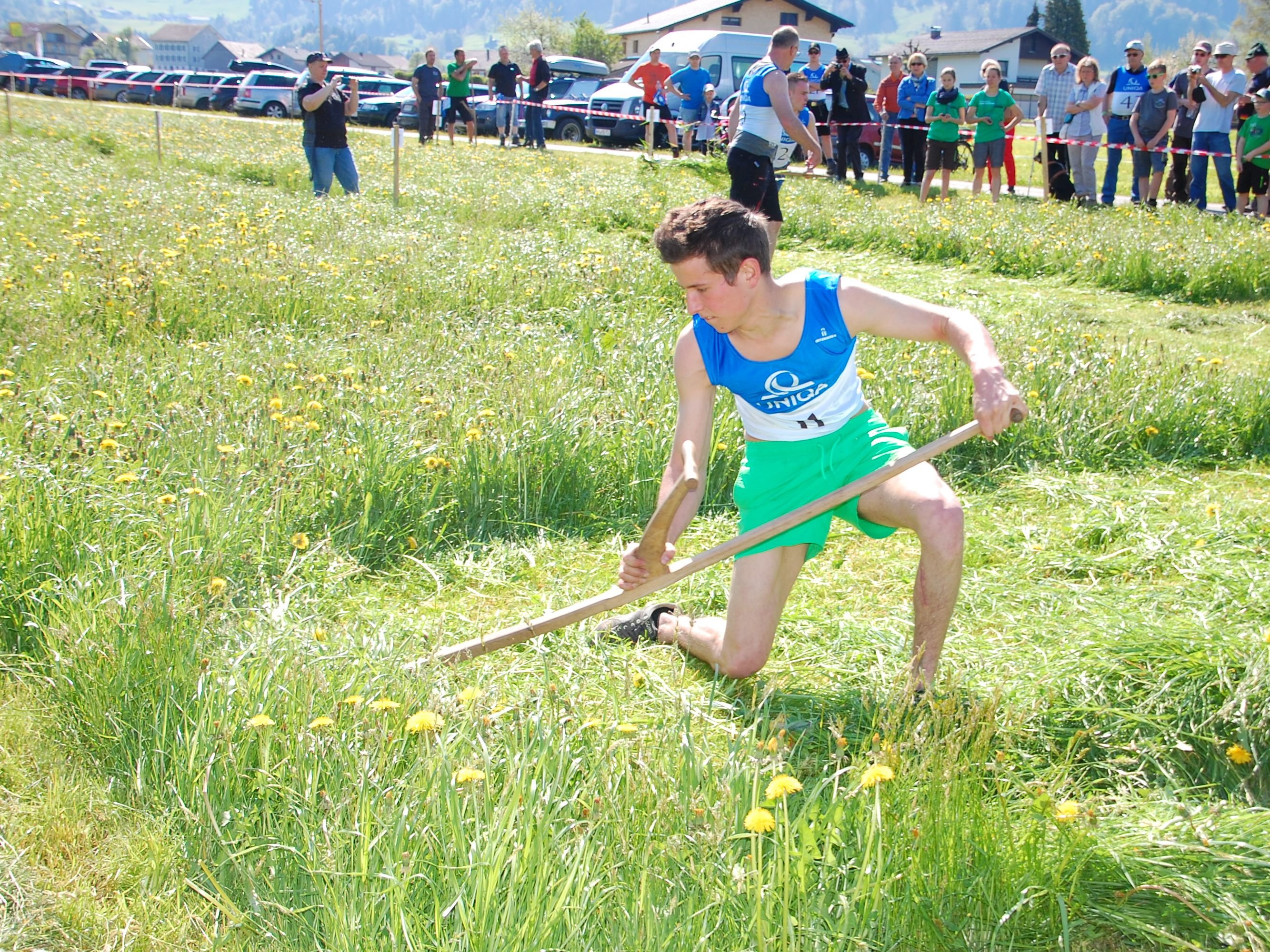 Landjugend schwingt die Sense - Alberschwende | VOL.AT