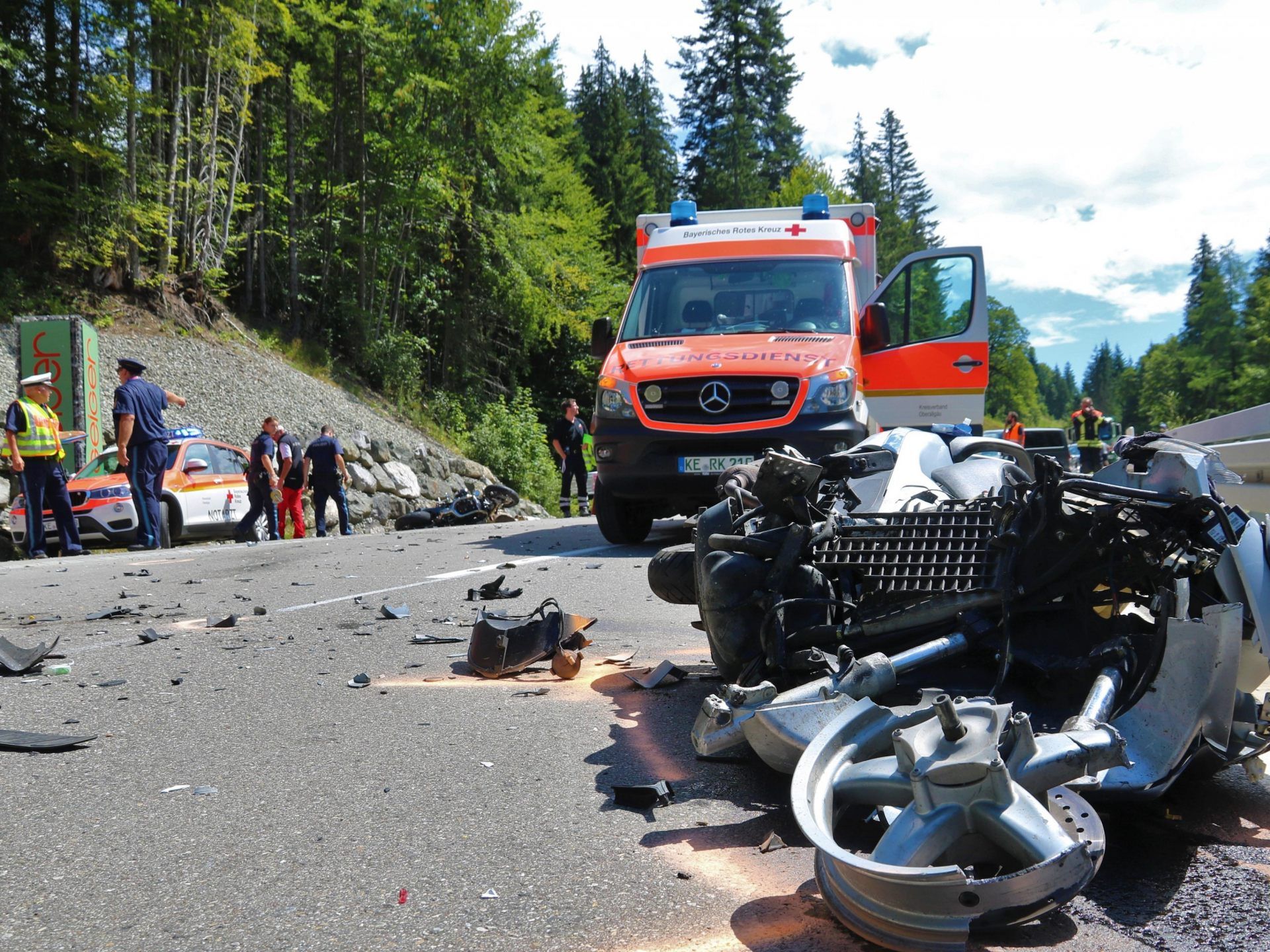 Schwerer Motorradunfall am Riedbergpass - Deutschland -- VOL.AT
