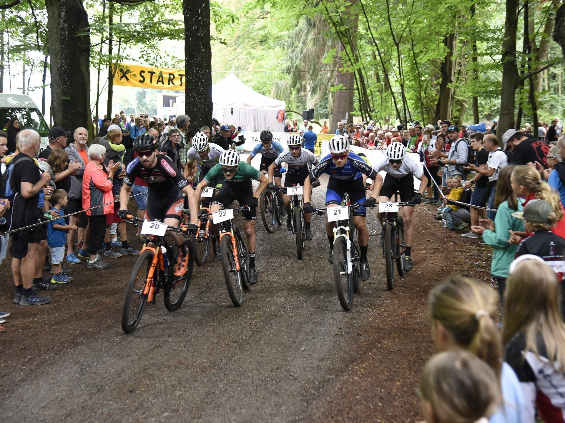 Mountainbiker am Zanzenberg - Dornbirn | VOL.AT