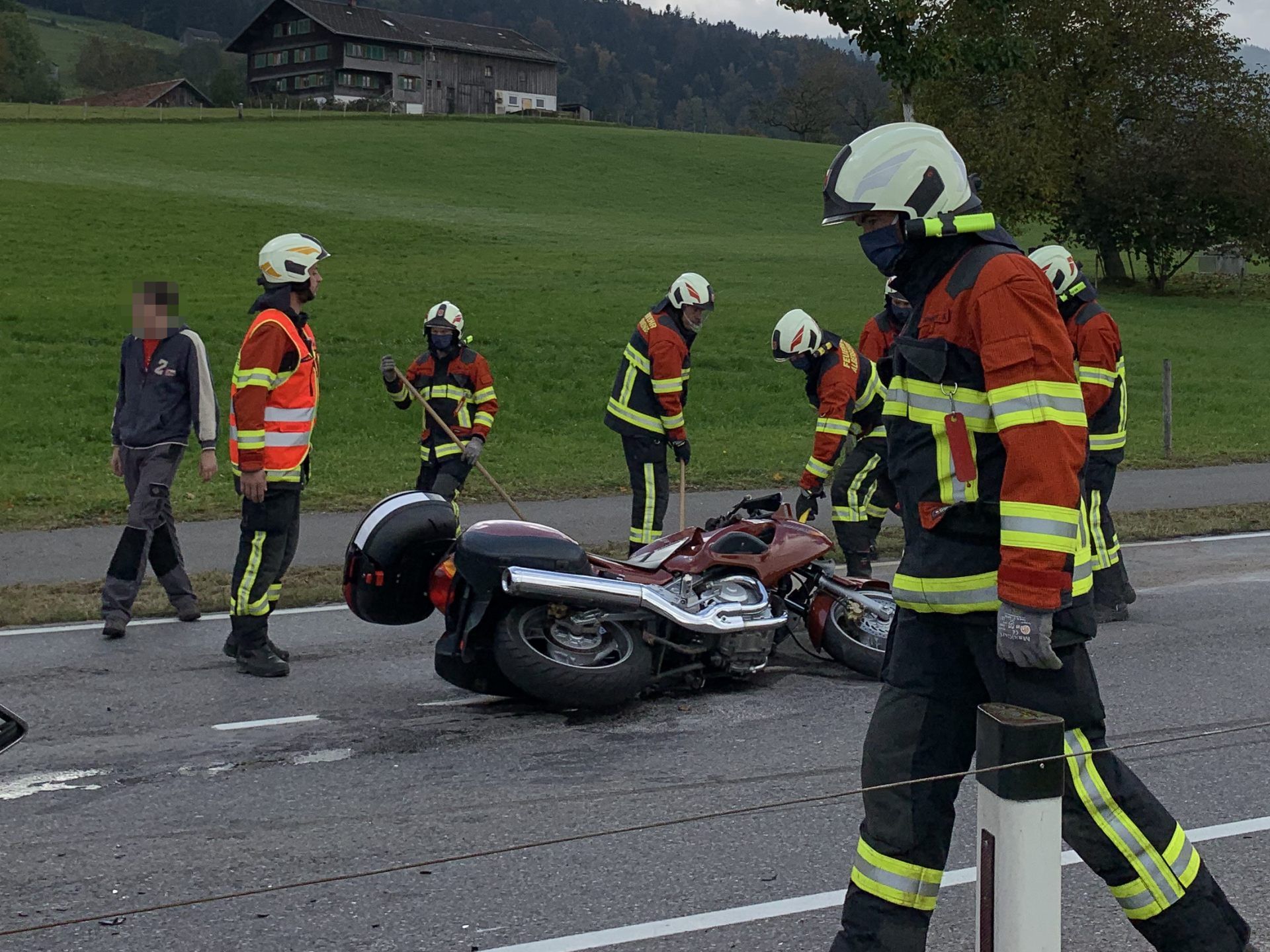 61-jähriger Motorradfahrer bei Unfall schwer verletzt - Unfälle -- VOL.AT