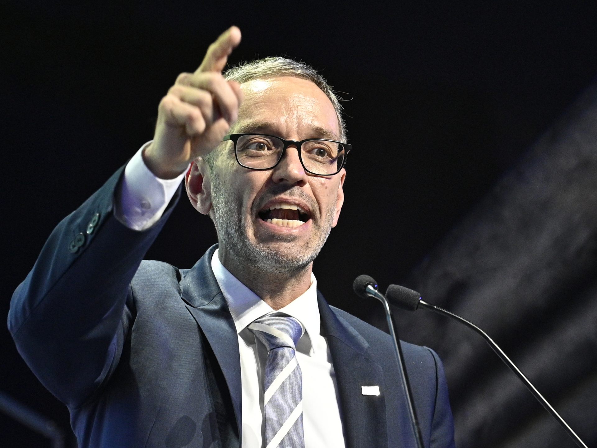 Kickl mit 88,24 Prozent zum neuen FPÖ-Chef gewählt - Österreich -- VOL.AT