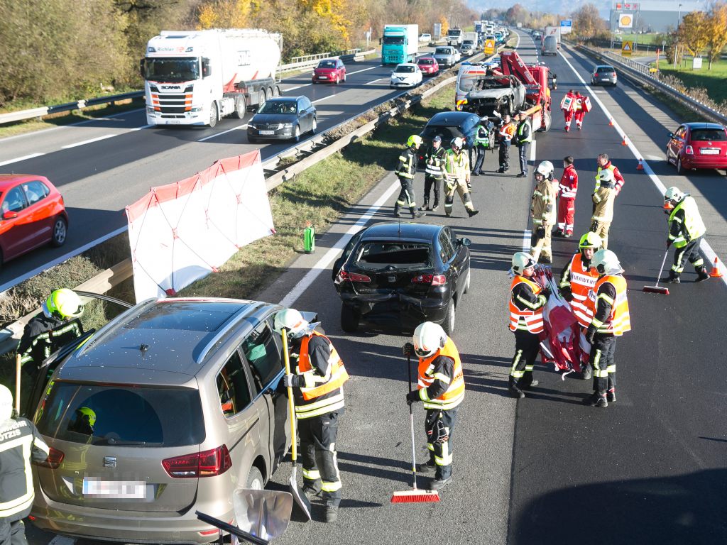 Nach Autobrand schwerer Unfall auf Gegenfahrbahn - Hohenems | VOL.AT