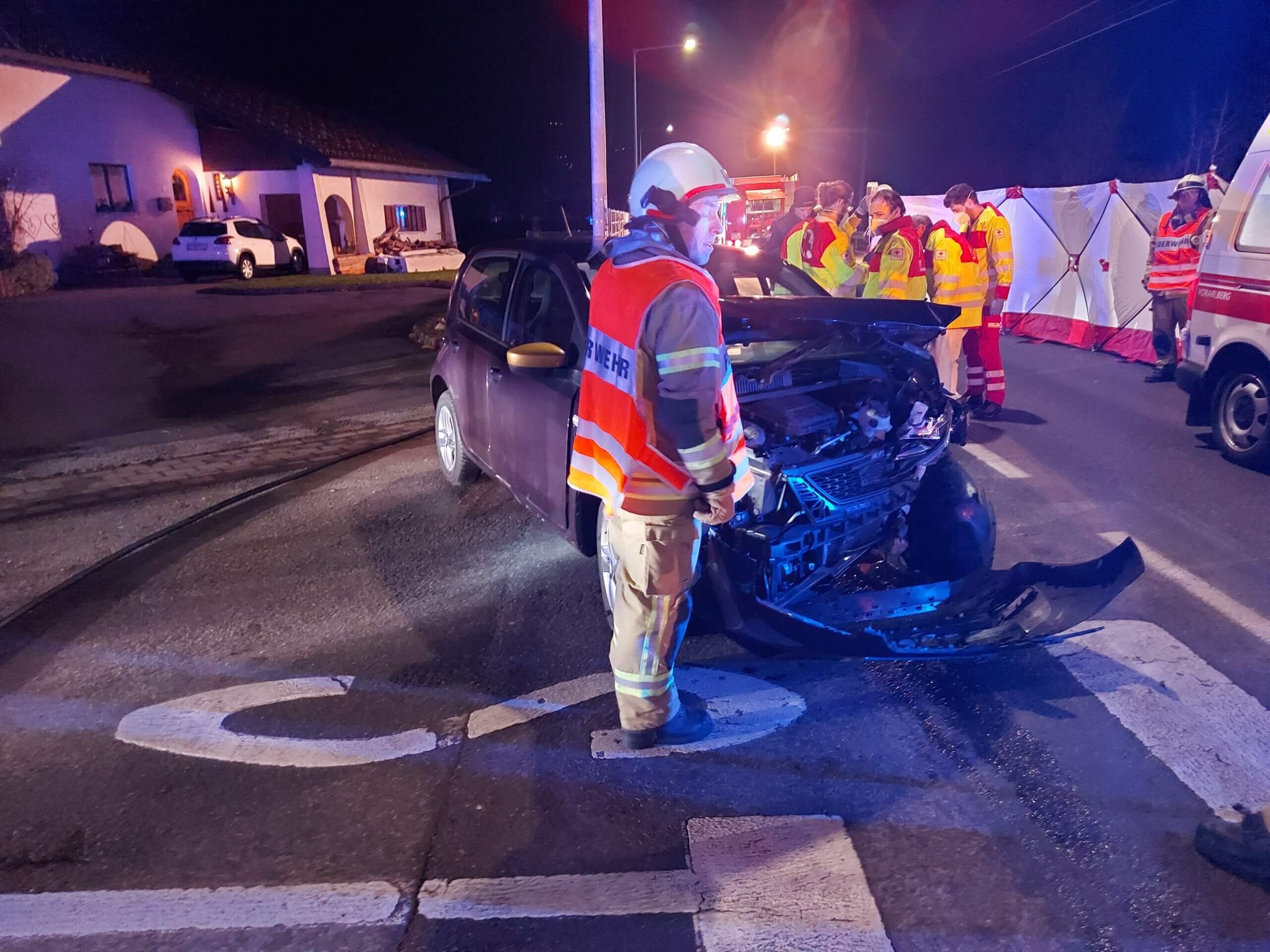 Alko-Lenkerin mit drei Promille verunfallt - VOL.AT
