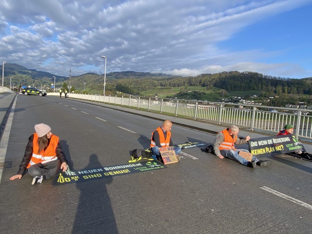 Klimakleber an der Grenze Lustenau/Au - V+ -- VOL.AT
