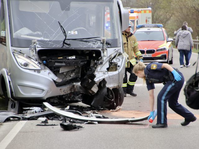 Tödlicher Verkehrsunfall auf der B31 bei Lindau - Deutschland -- VOL.AT