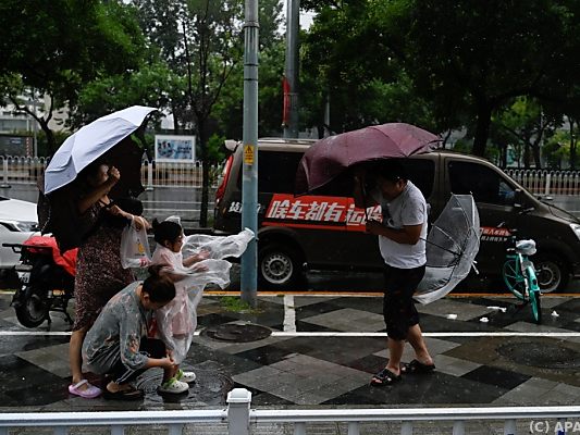 Zehntausende Chinesen vor Taifun in Sicherheit gebracht - Klima -- VOL.AT
