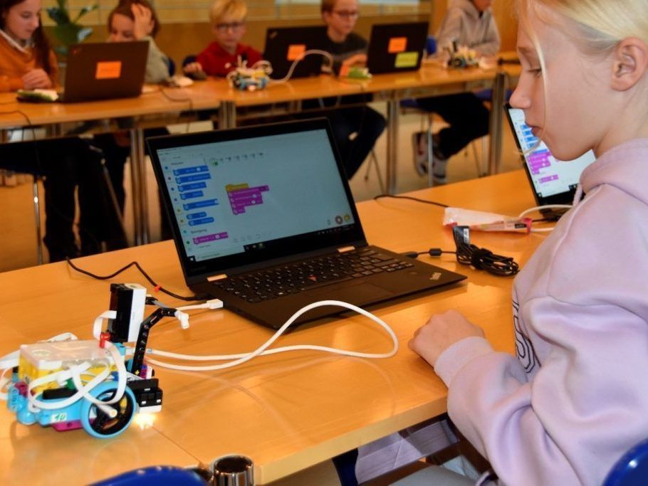 Roboter und Coding mit Lego Spike Prime - Klaus | VOL.AT