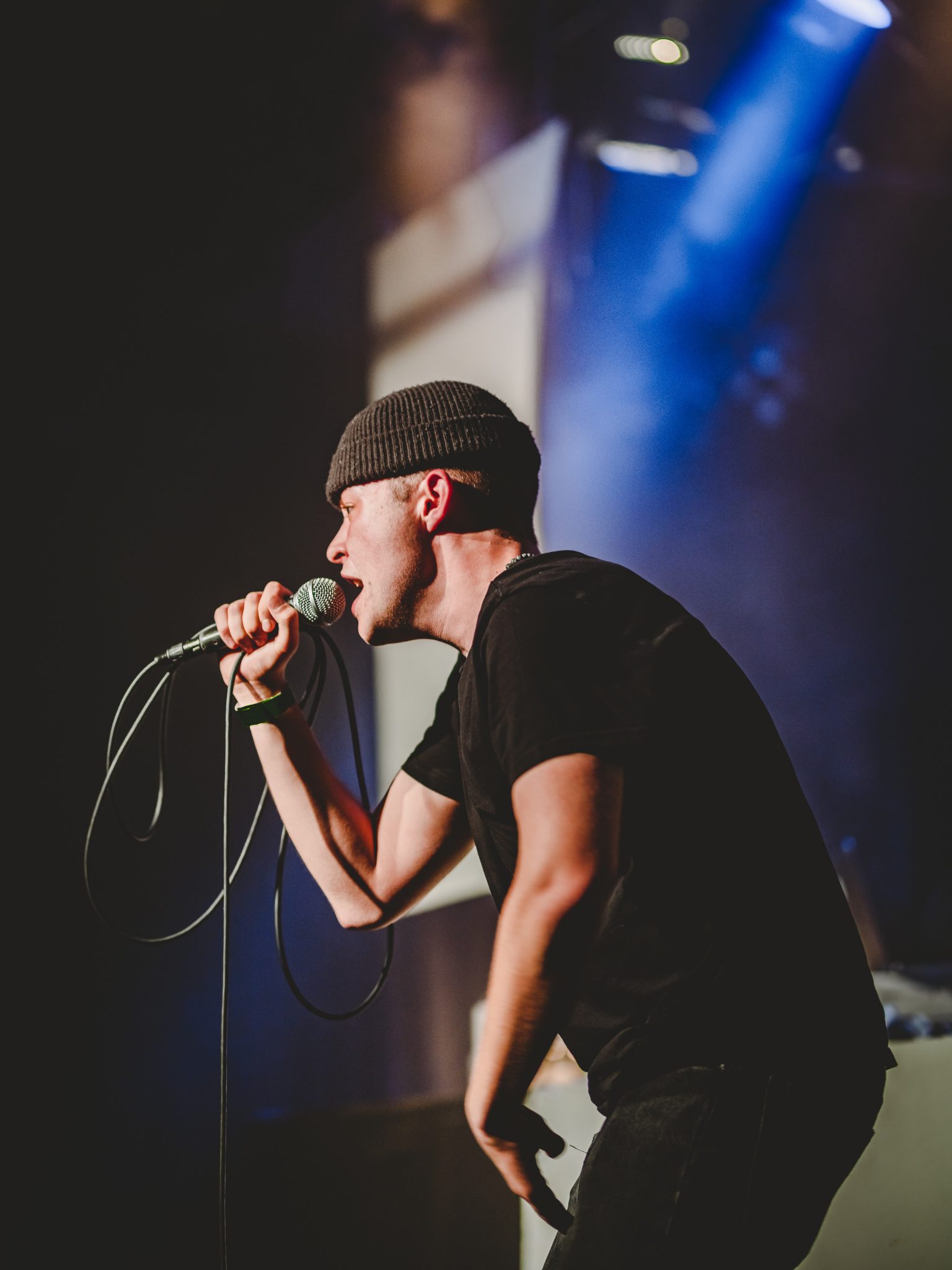 Ein Vorarlberger Rapper, der sich Cro als Vorbild nimmt - V+ -- VOL.AT