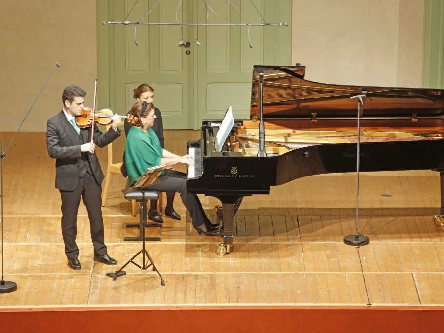 Mutter und Sohn zeigen ihren Schubert - VOL.AT